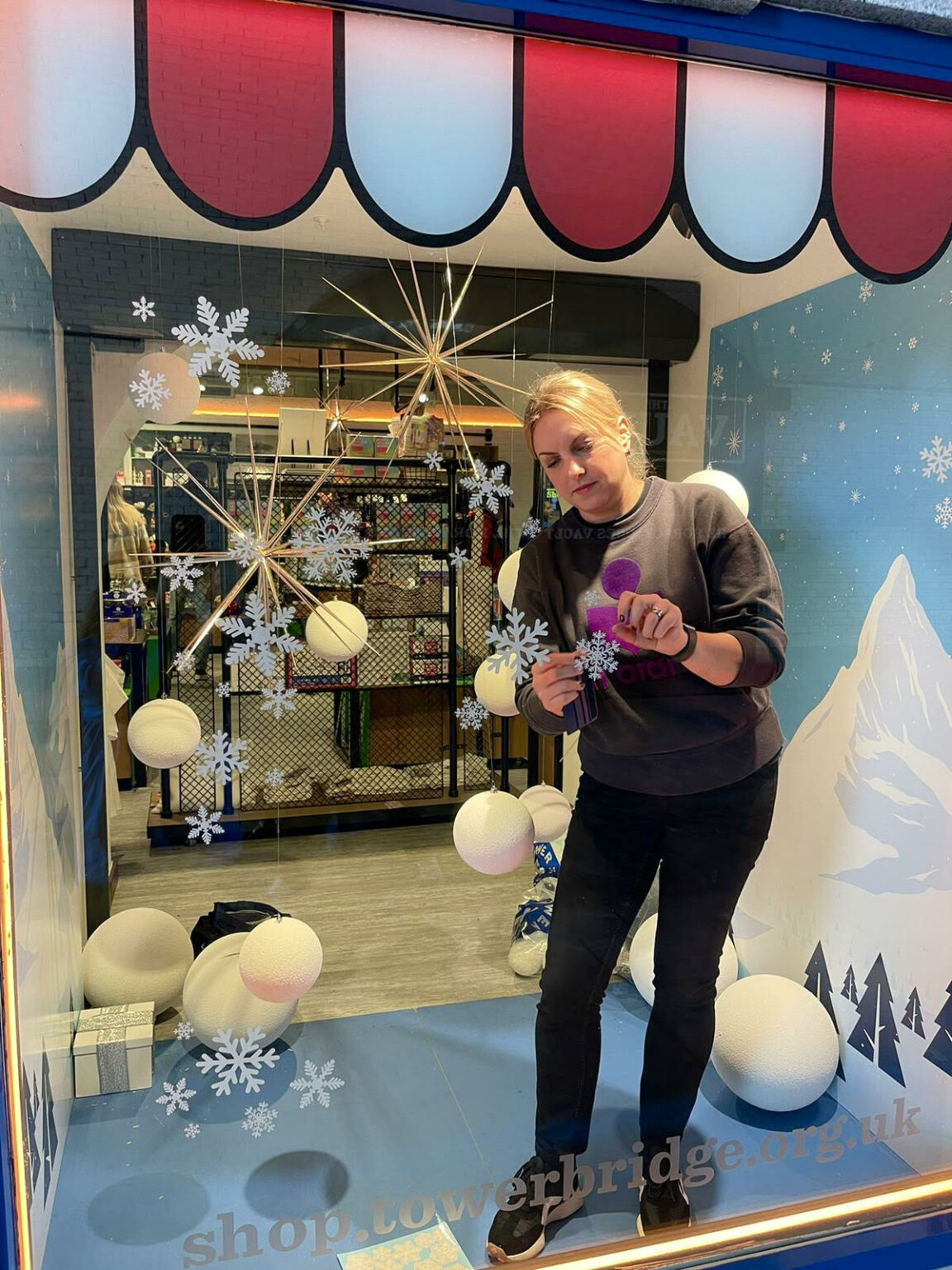 Deck the Halls of Retail: 10 tips for a Successful Christmas Store ...